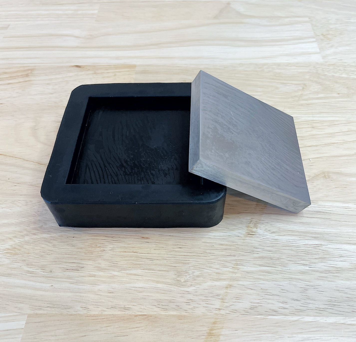 Steel and Rubber Bench Block – Workspace Tools